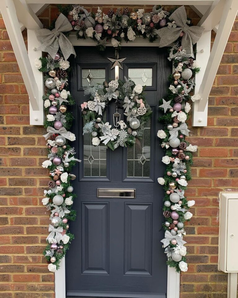 25 Beautiful and Gorgeous Christmas Door Garland Ideas