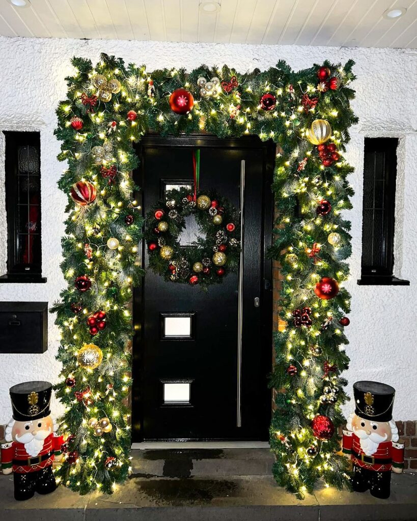 25 Beautiful and Gorgeous Christmas Door Garland Ideas