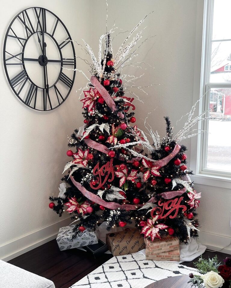 20 Bold And Dramatic Black Christmas Tree Ideas You Will Love