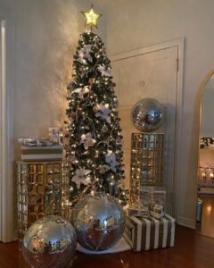 20 Super Chic And Beautiful Disco Christmas Tree Ideas
