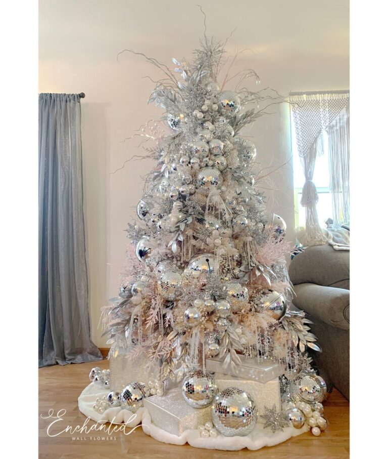 20 Super Chic And Beautiful Disco Christmas Tree Ideas
