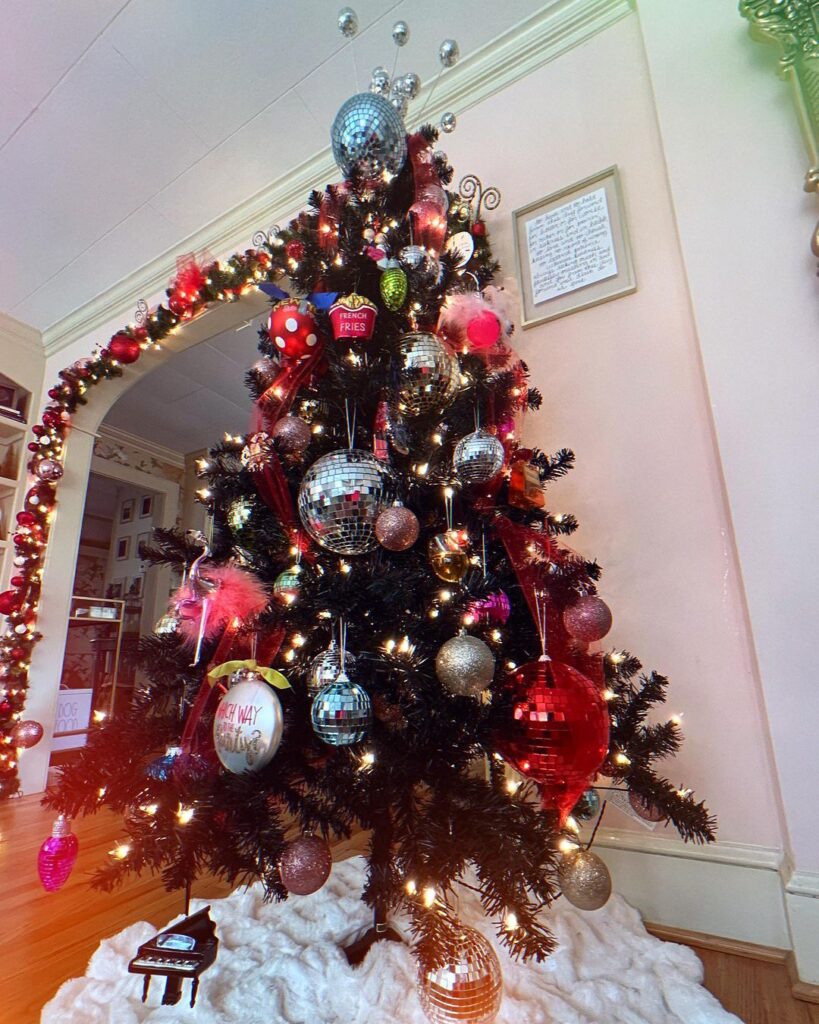 20 Super Chic And Beautiful Disco Christmas Tree Ideas