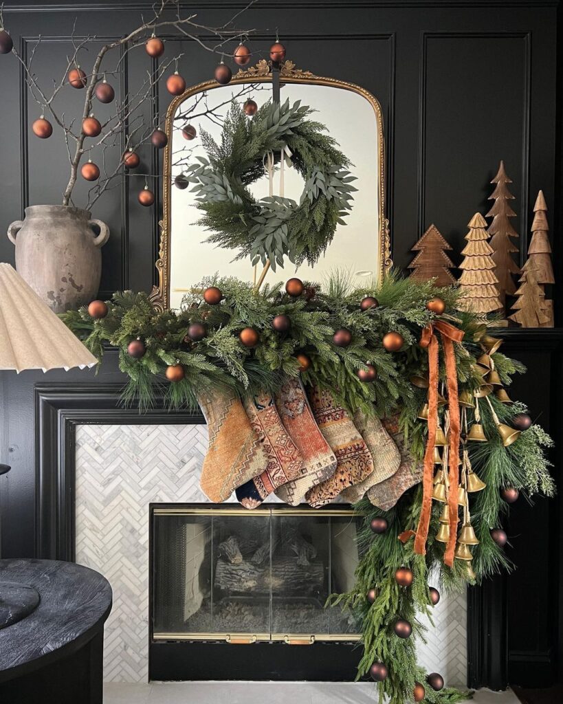 25 Classic And Rustic Christmas Mantle Decor Ideas For You