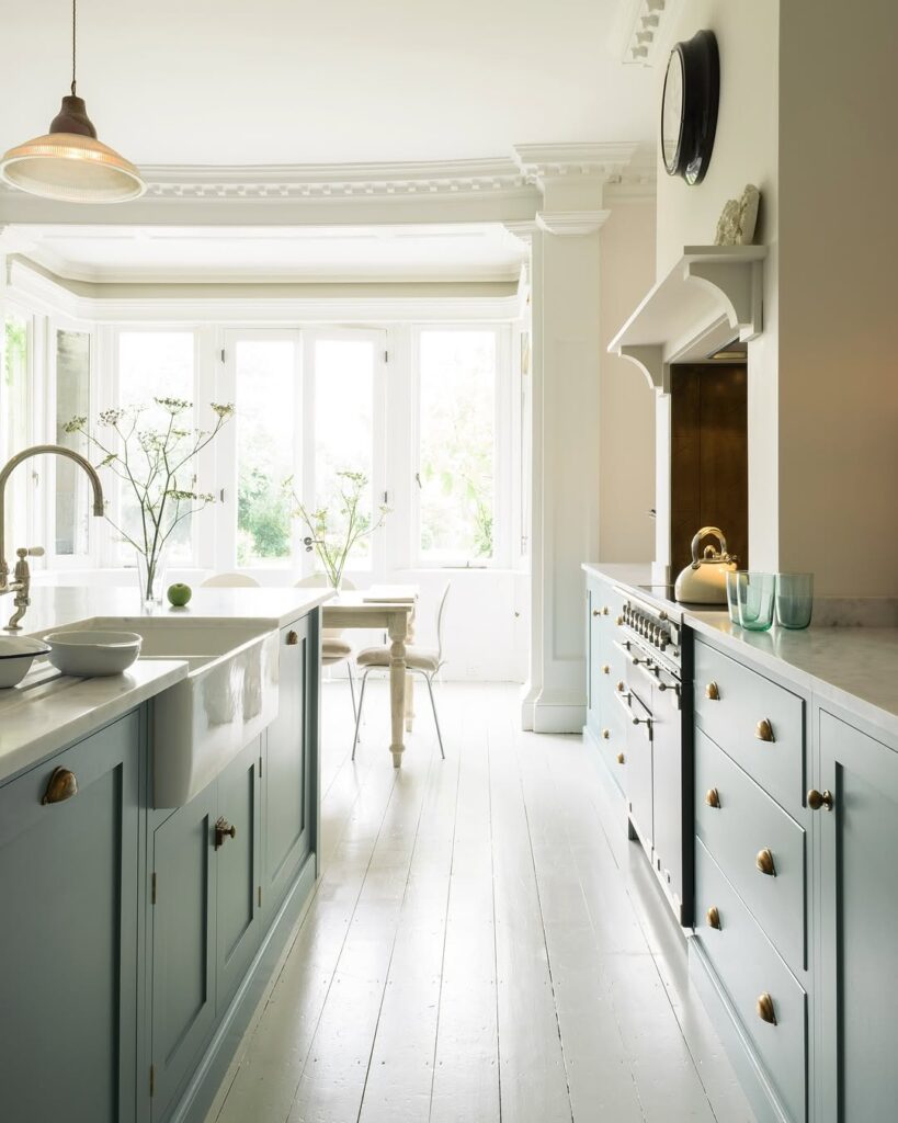 15 Best Aqua Paint Colors That Are Sure to Make a Splash