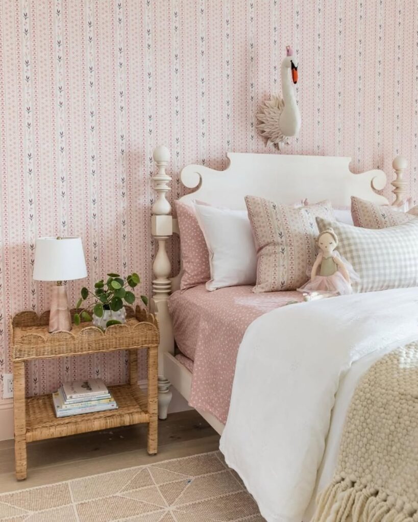 16 Curvaceous And Stylish Scalloped Side Tables You'll Love