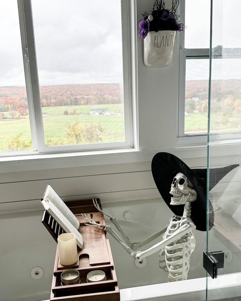 25 Unnerving And Ghostly Halloween Bathroom Decor Ideas Not To Miss